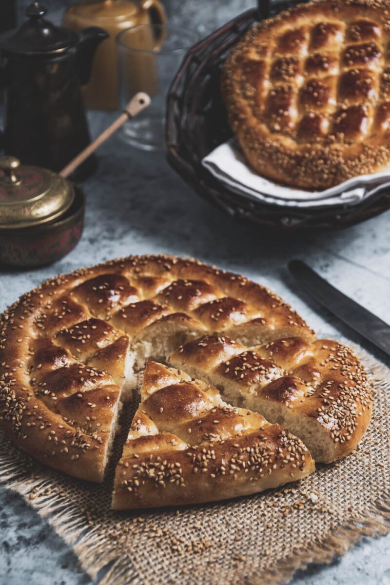 Pains pide aux graines de sésame - Quatre fois par jour